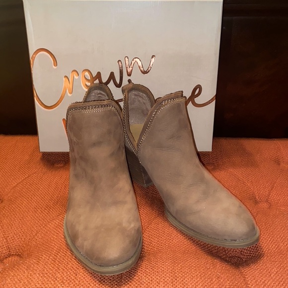 Crown Vintage | Shoes | Crown Vintage Woody Leather Ankle Bootie New ...